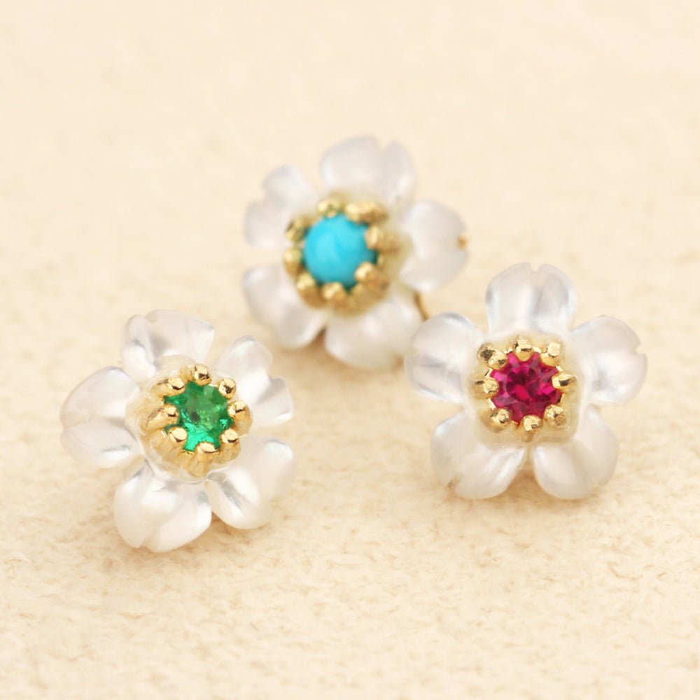 K18 シェル フラワー ボディピアス│ルビー・エメラルド・ターコイズ 軟骨ピアス – PICOLLET